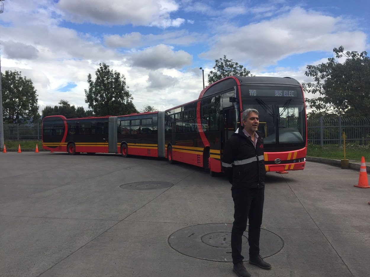 Bogotá tiene el bus eléctrico más grande del mundo y espera ponerlo a ...