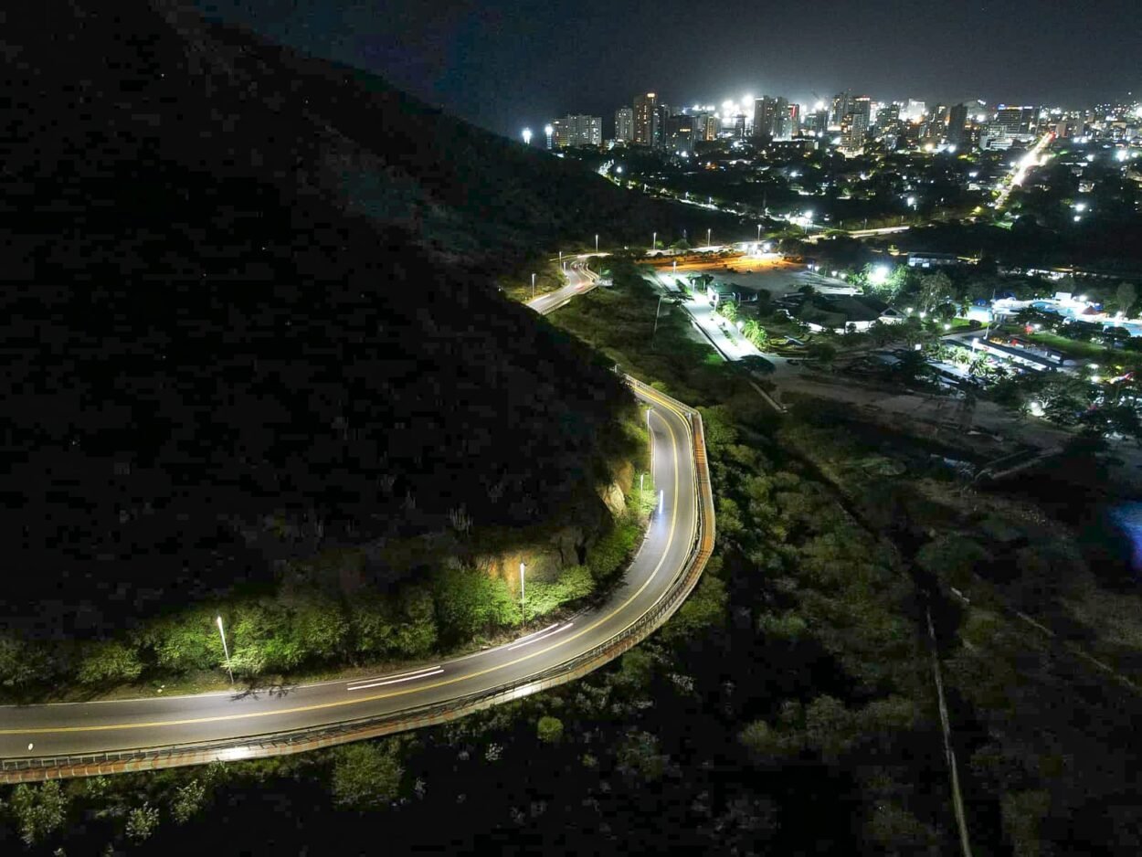 El sendero peatonal del Ziruma resplandece con luminarias solares - La ...